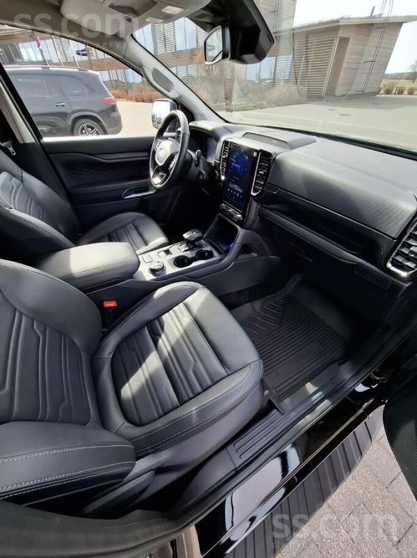 Black Ford Ranger 2024 in Riga, with an engine capacity of 2.00 L and mileage of 17 thousand km for 42100 €, photo 8 on AUTOMOTO.COM.LV