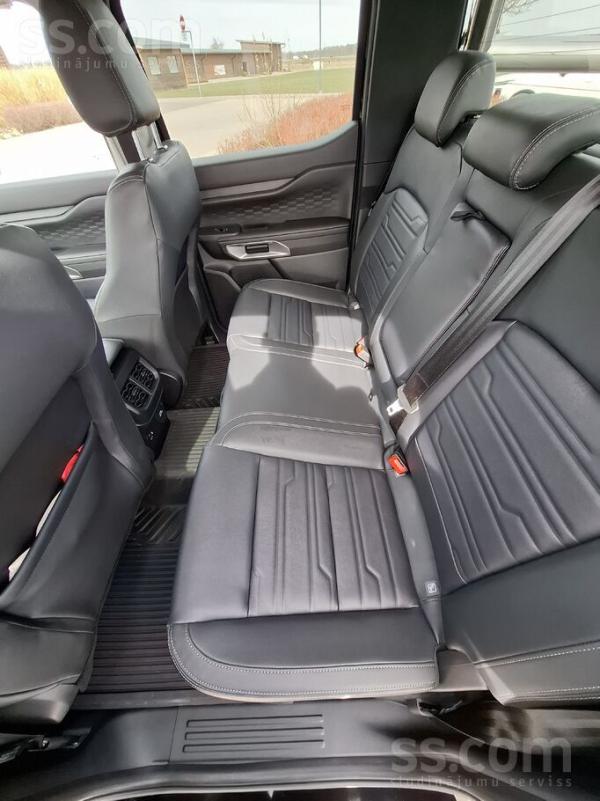 Black Ford Ranger 2024 in Riga, with an engine capacity of 2.00 L and mileage of 17 thousand km for 41700 €, photo 6 on AUTOMOTO.COM.LV