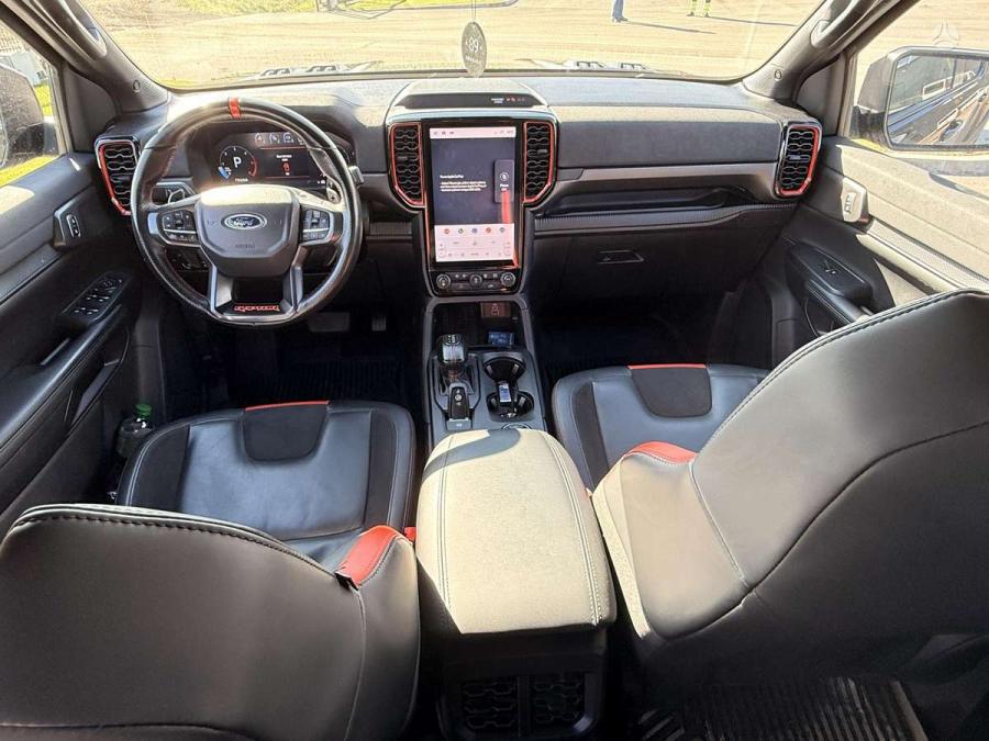 Black Ford Ranger 2024 in Akmene, with an engine capacity of 2.00 L and mileage of 73 thousand km for 59895 €, photo 10 on AUTOMOTO.COM.LV