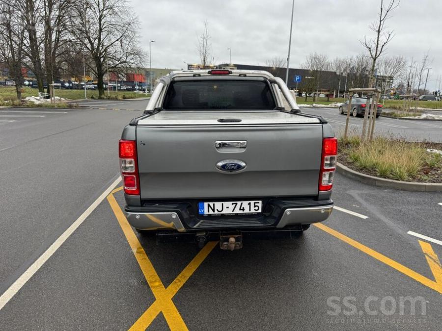 Zils Ford Ranger 2018 Bauska, ar dzinēja tilpumu 3.20 L un nobraukumu 250 tūkst. km par 16999 €, foto 13 vietnē AUTOMOTO.COM.LV