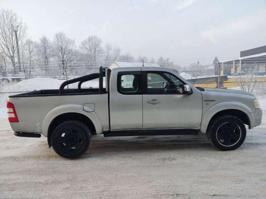 Grey Ford Ranger 2007 in Siauliai, with an engine capacity of 2.50 L and mileage of 250 thousand km for 3599 €, photo 7 on AUTOMOTO.COM.LV