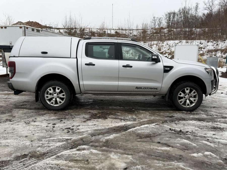 Grey Ford Ranger 2015 in Siauliai, with an engine capacity of 3.20 L and mileage of 390 thousand km for 6800 €, photo 5 on AUTOMOTO.COM.LV