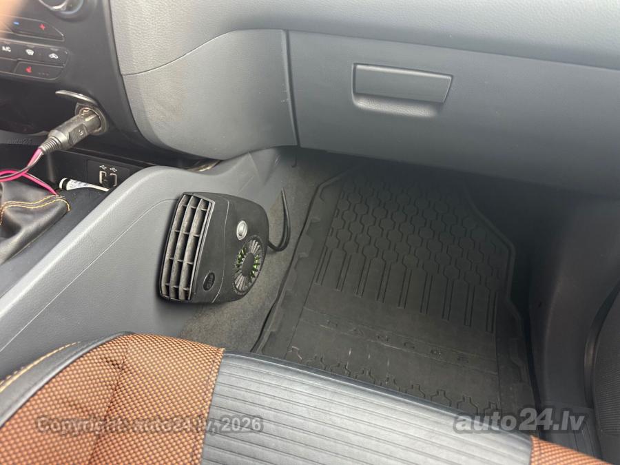 Pelēks Ford Ranger 2018 Kuresāre, ar dzinēja tilpumu 3.20 L un nobraukumu 178 tūkst. km par 18600 €, foto 8 vietnē AUTOMOTO.COM.LV