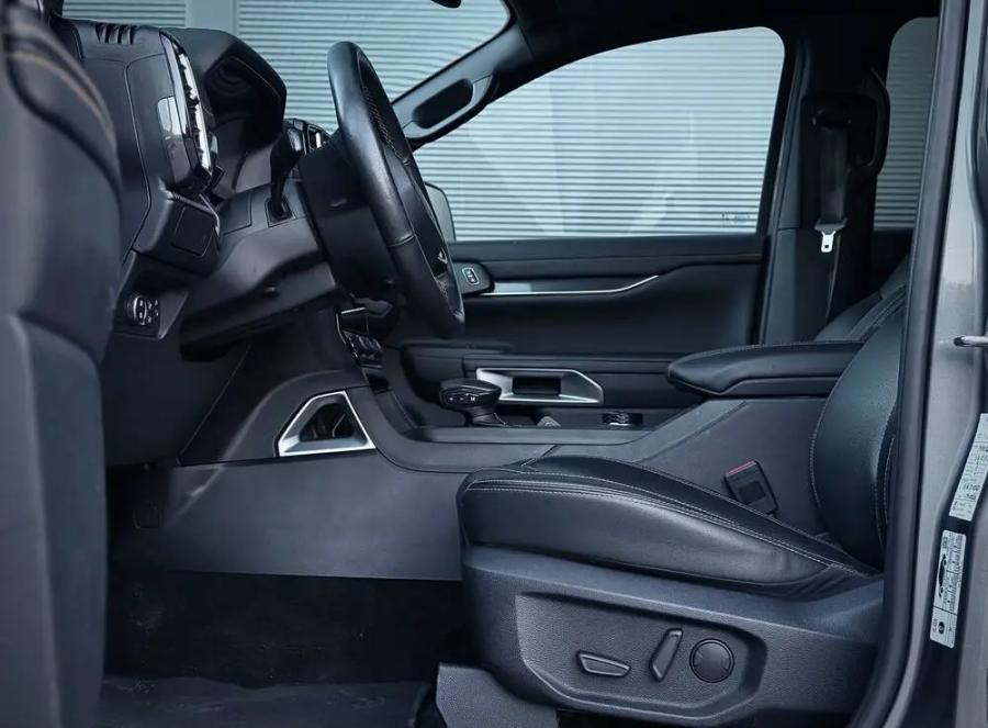 Grey Ford Ranger 2023 in Riga, with an engine capacity of 2.00 L and mileage of 84 thousand km for 41495 €, photo 8 on AUTOMOTO.COM.LV