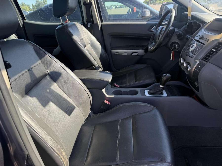 Grey Ford Ranger 2016 in Marijampole, with an engine capacity of 3.20 L and mileage of 198 thousand km for 8850 €, photo 9 on AUTOMOTO.COM.LV