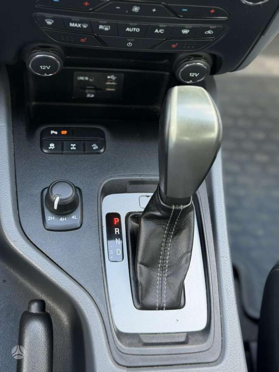 Grey Ford Ranger 2016 in Vilnius, with an engine capacity of 3.20 L and mileage of 225 thousand km for 16200 €, photo 11 on AUTOMOTO.COM.LV