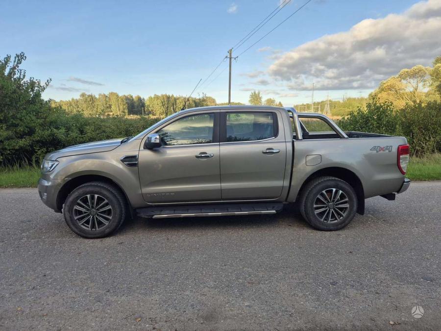 Grey Ford Ranger 2017 in Vilnius, with an engine capacity of 3.20 L and mileage of 276 thousand km for 13310 €, photo 4 on AUTOMOTO.COM.LV