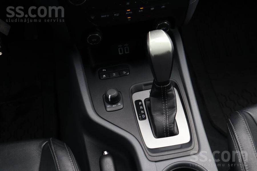 Pelēks Ford Ranger 2019 Valmiera, ar dzinēja tilpumu 3.20 L un nobraukumu 257 tūkst. km par 21300 €, foto 14 vietnē AUTOMOTO.COM.LV