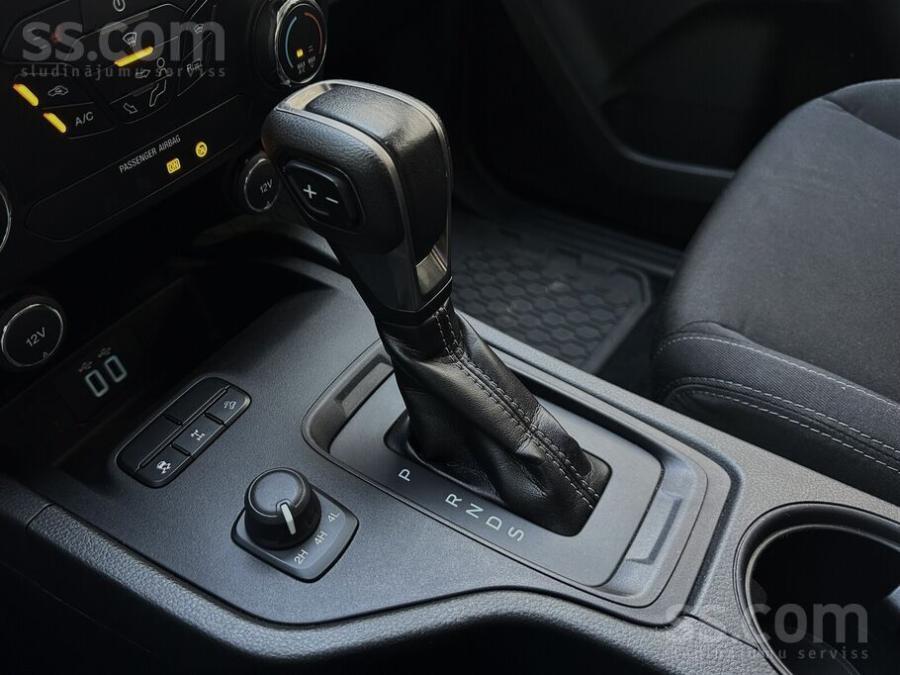 Grey Ford Ranger 2022 in Riga, with an engine capacity of 2.00 L and mileage of 160 thousand km for 22950 €, photo 14 on AUTOMOTO.COM.LV