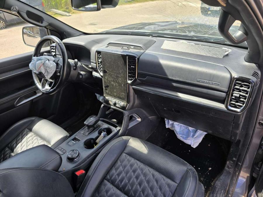 Grey Ford Ranger 2024 in Alytus, with an engine capacity of 2.99 L and mileage of 49 thousand km for 36950 €, photo 16 on AUTOMOTO.COM.LV