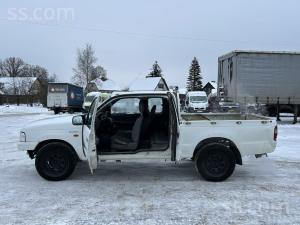 White Ford Ranger 2005 in Valka, with an engine capacity of 2.50 L and mileage of 380 thousand km for 2500 €, photo 4 on AUTOMOTO.COM.LV