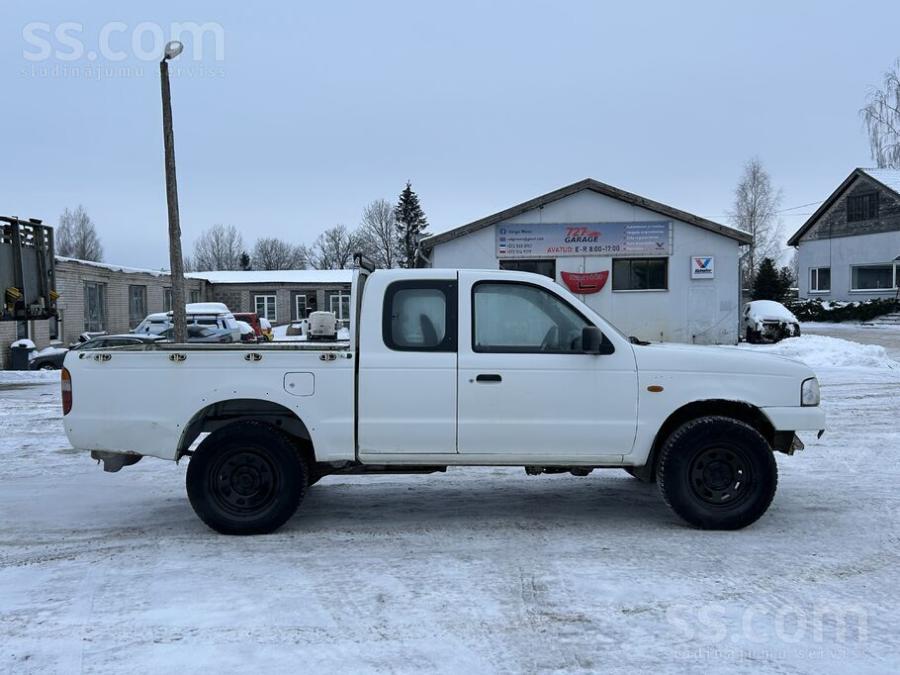 White Ford Ranger 2005 in Valka, with an engine capacity of 2.50 L and mileage of 380 thousand km for 2500 €, photo 5 on AUTOMOTO.COM.LV
