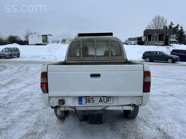 White Ford Ranger 2005 in Valka, with an engine capacity of 2.50 L and mileage of 380 thousand km for 2500 €, photo 8 on AUTOMOTO.COM.LV