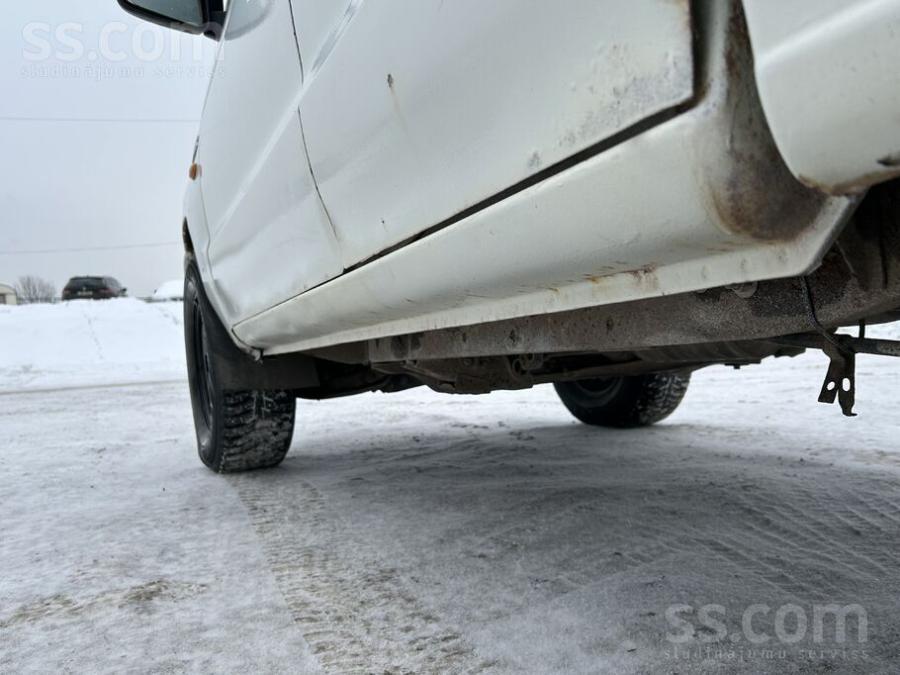 White Ford Ranger 2005 in Valka, with an engine capacity of 2.50 L and mileage of 380 thousand km for 2500 €, photo 14 on AUTOMOTO.COM.LV