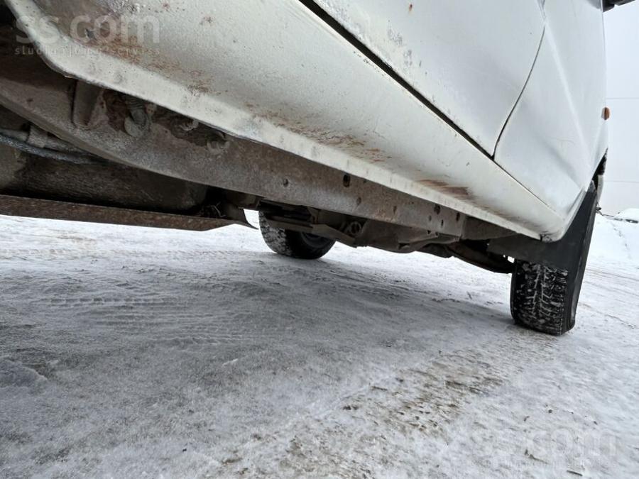 White Ford Ranger 2005 in Valka, with an engine capacity of 2.50 L and mileage of 380 thousand km for 2500 €, photo 18 on AUTOMOTO.COM.LV