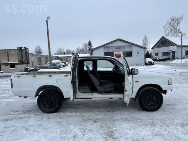 White Ford Ranger 2005 in Valka, with an engine capacity of 2.50 L and mileage of 380 thousand km for 2500 €, photo 3 on AUTOMOTO.COM.LV