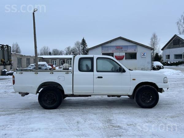 White Ford Ranger 2005 in Valka, with an engine capacity of 2.50 L and mileage of 380 thousand km for 2500 €, photo 5 on AUTOMOTO.COM.LV