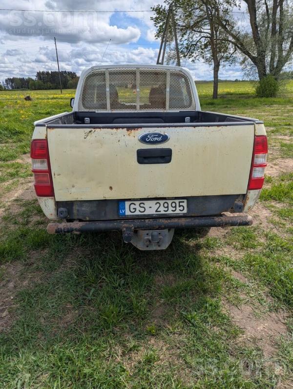 White Ford Ranger 2007 in Saldus, with an engine capacity of 2.50 L and mileage of 224 thousand km for 3100 €, photo 5 on AUTOMOTO.COM.LV