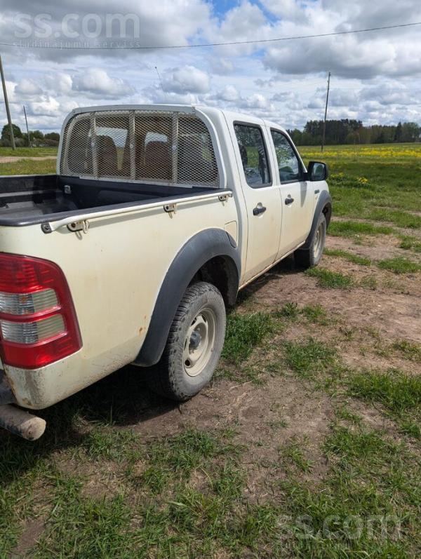 White Ford Ranger 2007 in Saldus, with an engine capacity of 2.50 L and mileage of 224 thousand km for 3100 €, photo 6 on AUTOMOTO.COM.LV