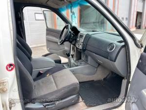 White Ford Ranger 2008 in Tartu, with an engine capacity of 2.50 L and mileage of 400 thousand km for 3500 €, photo 12 on AUTOMOTO.COM.LV