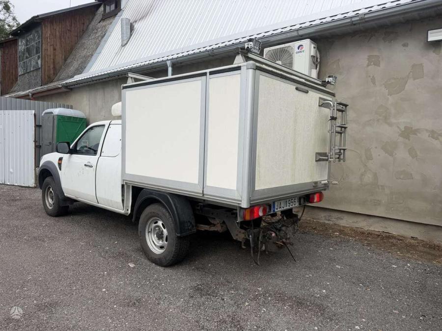 White Ford Ranger 2009 in Kaunas, with an engine capacity of 2.50 L and mileage of 150 thousand km for 3600 €, photo 5 on AUTOMOTO.COM.LV