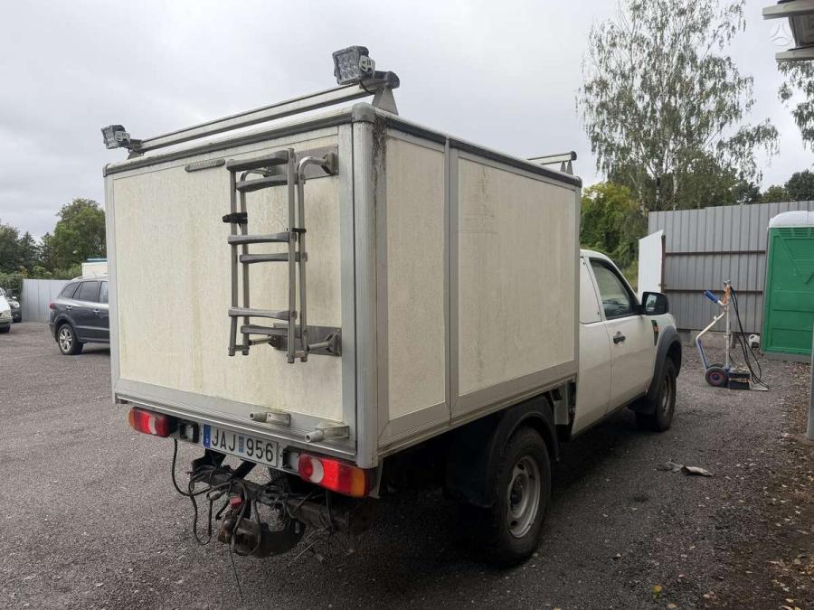 White Ford Ranger 2009 in Kaunas, with an engine capacity of 2.50 L and mileage of 150 thousand km for 3600 €, photo 6 on AUTOMOTO.COM.LV