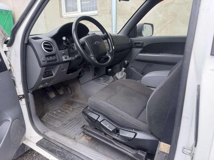 White Ford Ranger 2009 in Kaunas, with an engine capacity of 2.50 L and mileage of 150 thousand km for 3600 €, photo 7 on AUTOMOTO.COM.LV