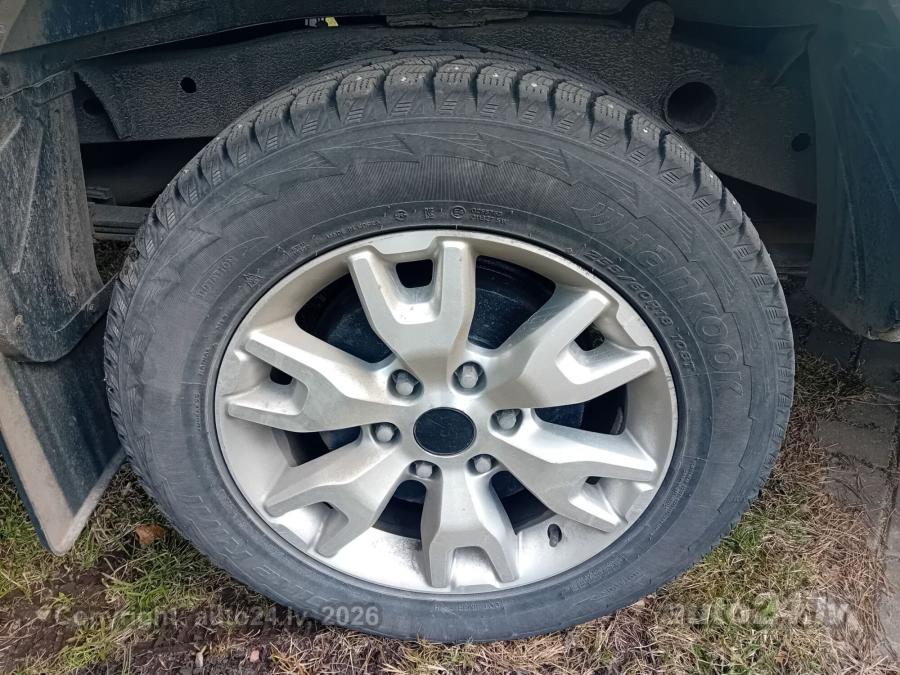 White Ford Ranger 2013 in Tallinn, with an engine capacity of 3.20 L and mileage of 254 thousand km for 12000 €, photo 12 on AUTOMOTO.COM.LV