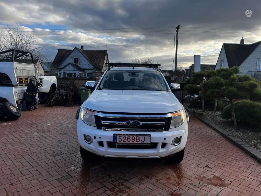White Ford Ranger 2015 in Akmene, with an engine capacity of 2.20 L and mileage of 188 thousand km for 10890 €, photo 1 on AUTOMOTO.COM.LV