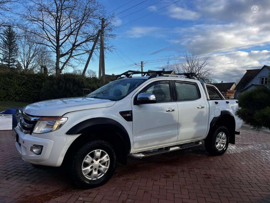 White Ford Ranger 2015 in Akmene, with an engine capacity of 2.20 L and mileage of 188 thousand km for 10890 €, photo 2 on AUTOMOTO.COM.LV