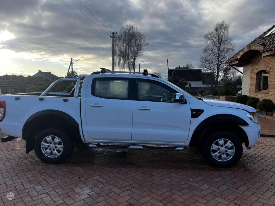 White Ford Ranger 2015 in Akmene, with an engine capacity of 2.20 L and mileage of 188 thousand km for 10890 €, photo 5 on AUTOMOTO.COM.LV