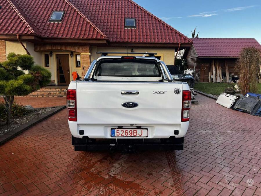 White Ford Ranger 2015 in Akmene, with an engine capacity of 2.20 L and mileage of 188 thousand km for 10890 €, photo 6 on AUTOMOTO.COM.LV