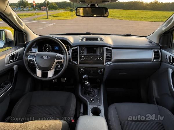 White Ford Ranger 2017 in Tallinn, with an engine capacity of 2.20 L and mileage of 213 thousand km for 17000 €, photo 8 on AUTOMOTO.COM.LV