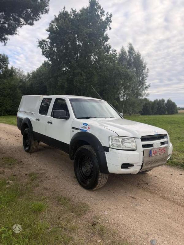 White Ford Ranger 2008 in Vilnius, with an engine capacity of 2.50 L and mileage of 240 thousand km for 4500 €, photo 2 on AUTOMOTO.COM.LV