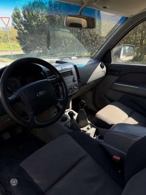 White Ford Ranger 2009 in Vilnius, with an engine capacity of 2.50 L and mileage of 340 thousand km for 4250 €, photo 9 on AUTOMOTO.COM.LV
