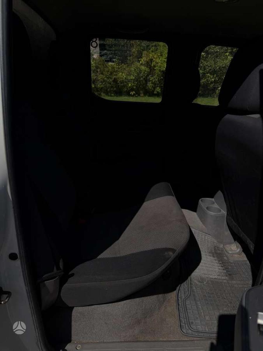 White Ford Ranger 2009 in Vilnius, with an engine capacity of 2.50 L and mileage of 340 thousand km for 4250 €, photo 13 on AUTOMOTO.COM.LV