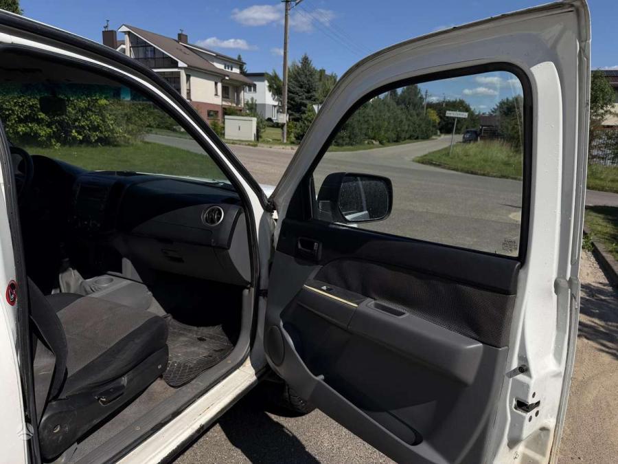 White Ford Ranger 2009 in Vilnius, with an engine capacity of 2.50 L and mileage of 340 thousand km for 4250 €, photo 14 on AUTOMOTO.COM.LV