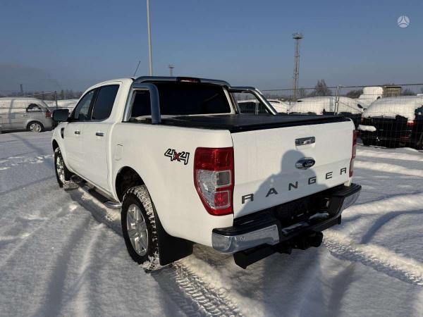 White Ford Ranger 2015 in Marijampole, with an engine capacity of 2.20 L and mileage of 212 thousand km for 11800 €, photo 3 on AUTOMOTO.COM.LV