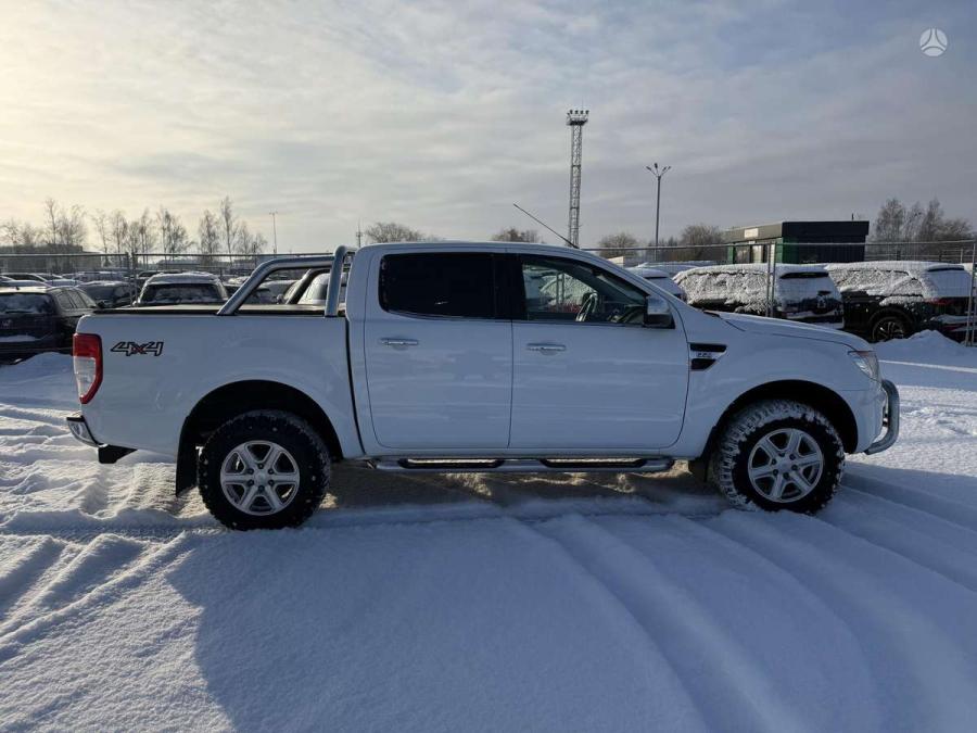 White Ford Ranger 2015 in Marijampole, with an engine capacity of 2.20 L and mileage of 212 thousand km for 11800 €, photo 7 on AUTOMOTO.COM.LV