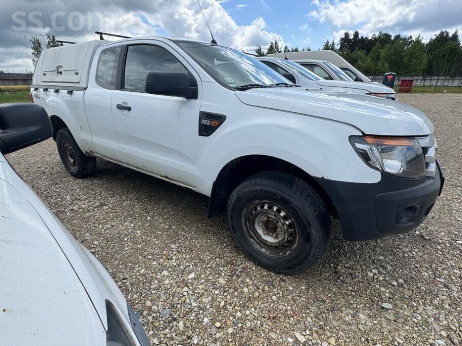 White Ford Ranger 2015 in Riga, with an engine capacity of 2.20 L and mileage of 191 thousand km for 5300 €, photo 3 on AUTOMOTO.COM.LV