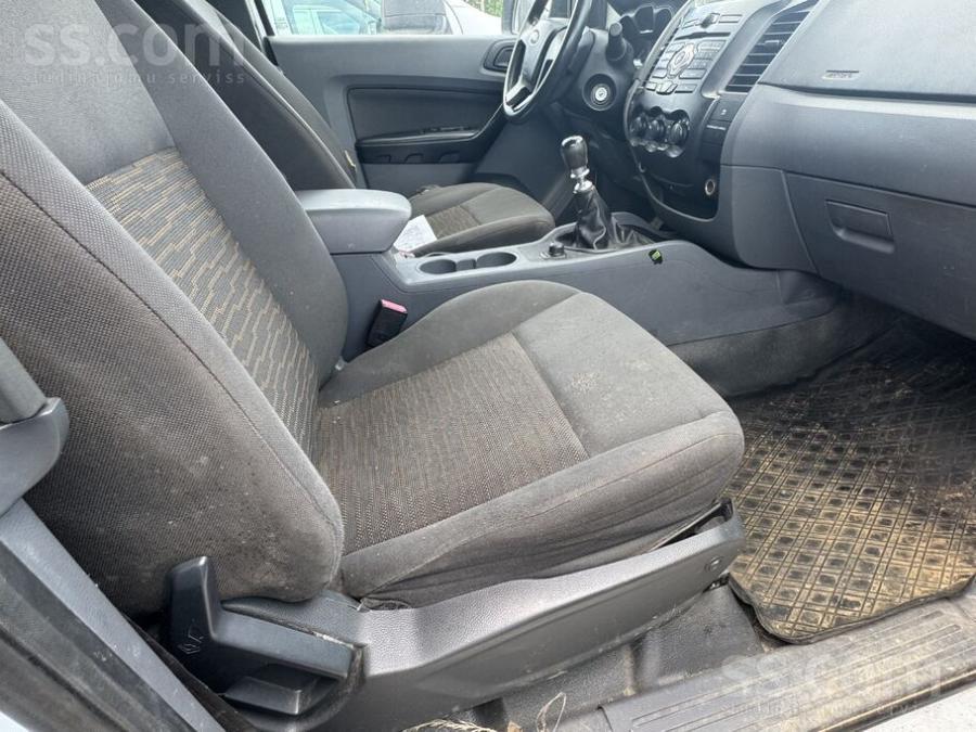 White Ford Ranger 2015 in Riga, with an engine capacity of 2.20 L and mileage of 191 thousand km for 5300 €, photo 4 on AUTOMOTO.COM.LV