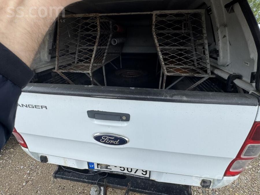 White Ford Ranger 2015 in Riga, with an engine capacity of 2.20 L and mileage of 191 thousand km for 5300 €, photo 7 on AUTOMOTO.COM.LV