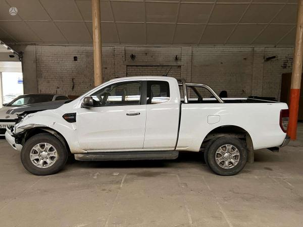 White Ford Ranger 2020 in Taurage, with an engine capacity of 2.00 L and mileage of 119 thousand km for 7700 €, photo 9 on AUTOMOTO.COM.LV