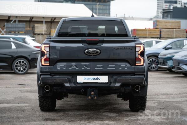 Black Ford Raptor 2023 in Riga, with an engine capacity of 3.00 L and mileage of 94 thousand km for 46990 €, photo 5 on AUTOMOTO.COM.LV
