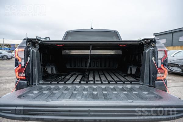 Black Ford Raptor 2023 in Riga, with an engine capacity of 3.00 L and mileage of 94 thousand km for 46990 €, photo 6 on AUTOMOTO.COM.LV