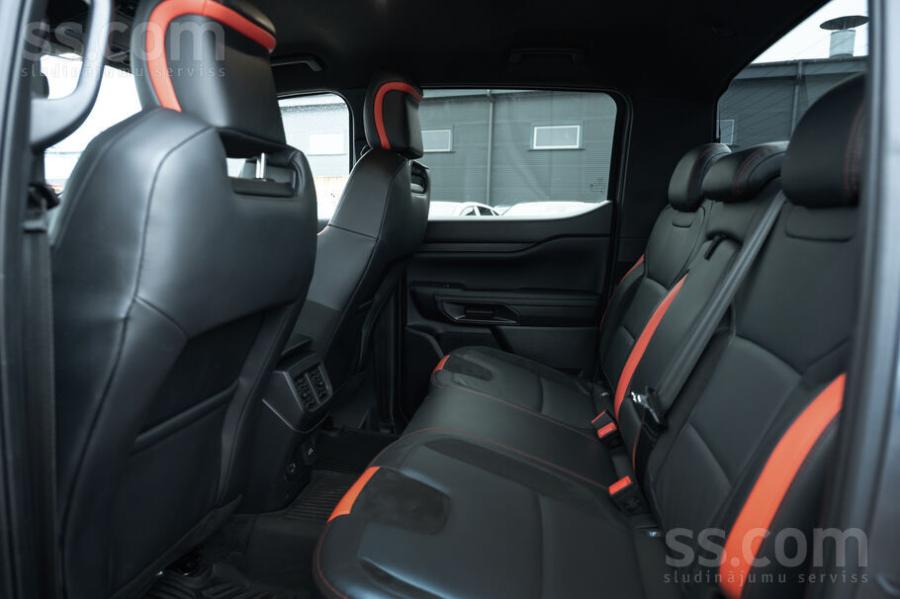 Melns Ford Raptor 2023 Rīga, ar dzinēja tilpumu 3.00 L un nobraukumu 94 tūkst. km par 46990 €, foto 16 vietnē AUTOMOTO.COM.LV