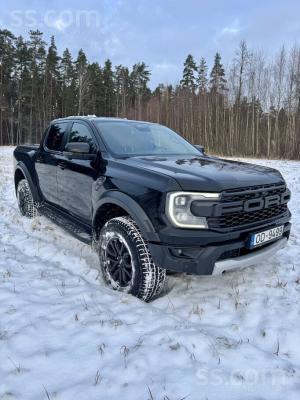 Black Ford Raptor 2023 in Cesis, with an engine capacity of 3.00 L and mileage of 122 thousand km for 48100 €, photo 2 on AUTOMOTO.COM.LV