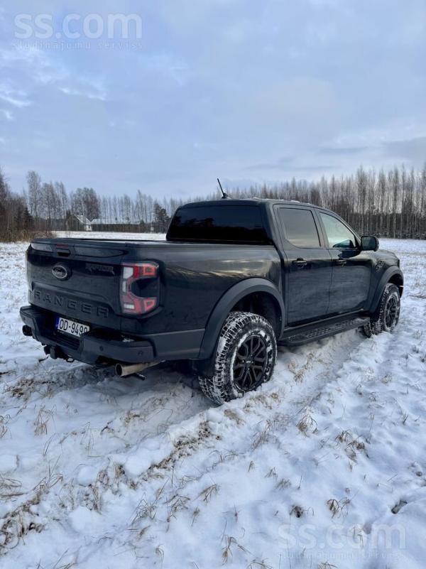 Black Ford Raptor 2023 in Cesis, with an engine capacity of 3.00 L and mileage of 122 thousand km for 48100 €, photo 3 on AUTOMOTO.COM.LV