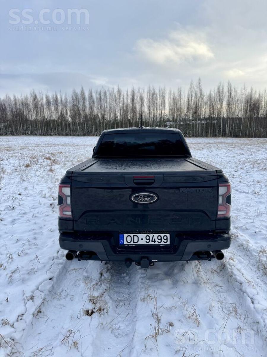 Black Ford Raptor 2023 in Cesis, with an engine capacity of 3.00 L and mileage of 122 thousand km for 48100 €, photo 4 on AUTOMOTO.COM.LV
