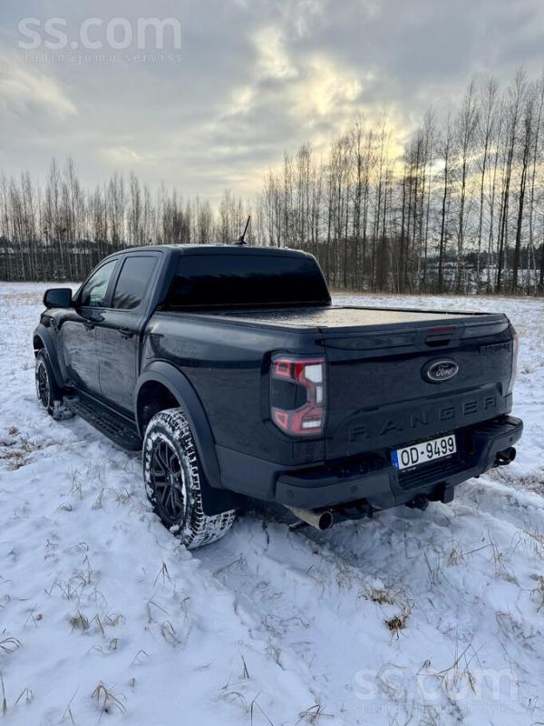 Black Ford Raptor 2023 in Cesis, with an engine capacity of 3.00 L and mileage of 122 thousand km for 48100 €, photo 5 on AUTOMOTO.COM.LV